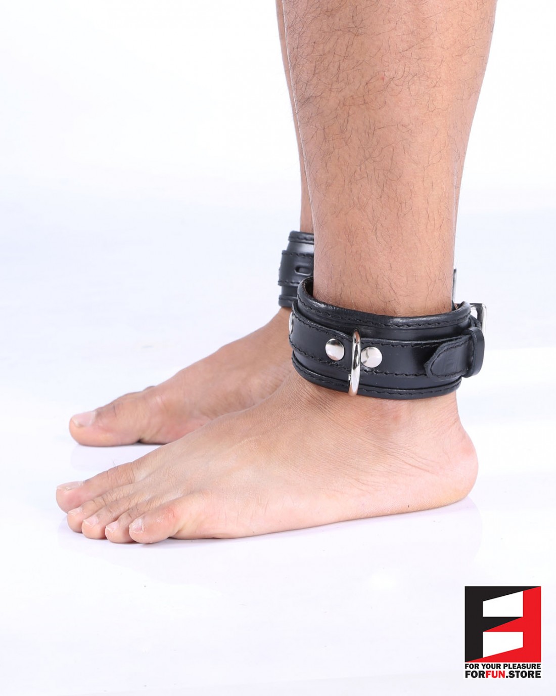 LEATHER ANKLES FOR YOUR PLEASURE : FORFUN
