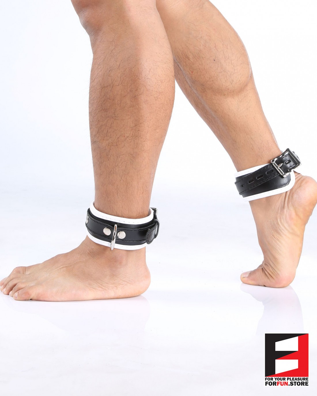 LEATHER ANKLES FOR YOUR PLEASURE : FORFUN