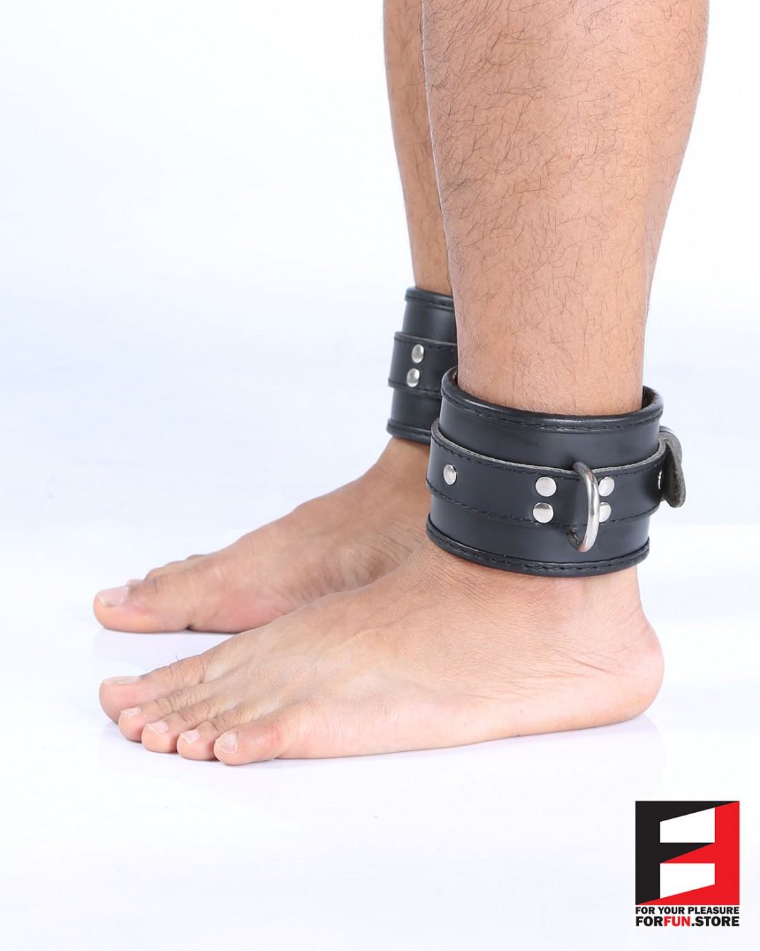 LEATHER ANKLES FOR YOUR PLEASURE : FORFUN
