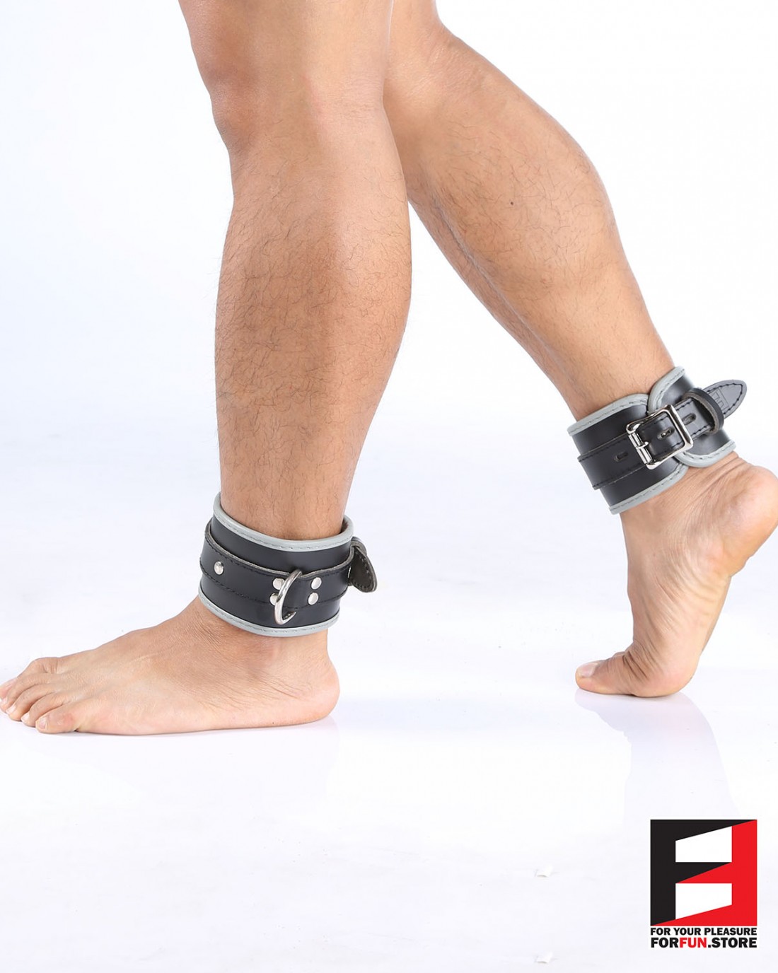 LEATHER ANKLES FOR YOUR PLEASURE : FORFUN