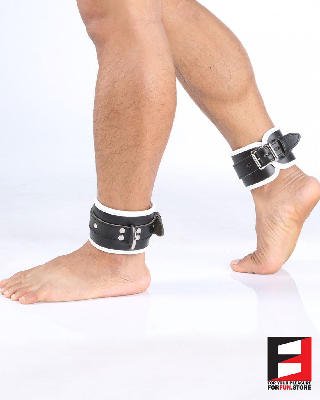 LEATHER ANKLES FOR YOUR PLEASURE : FORFUN