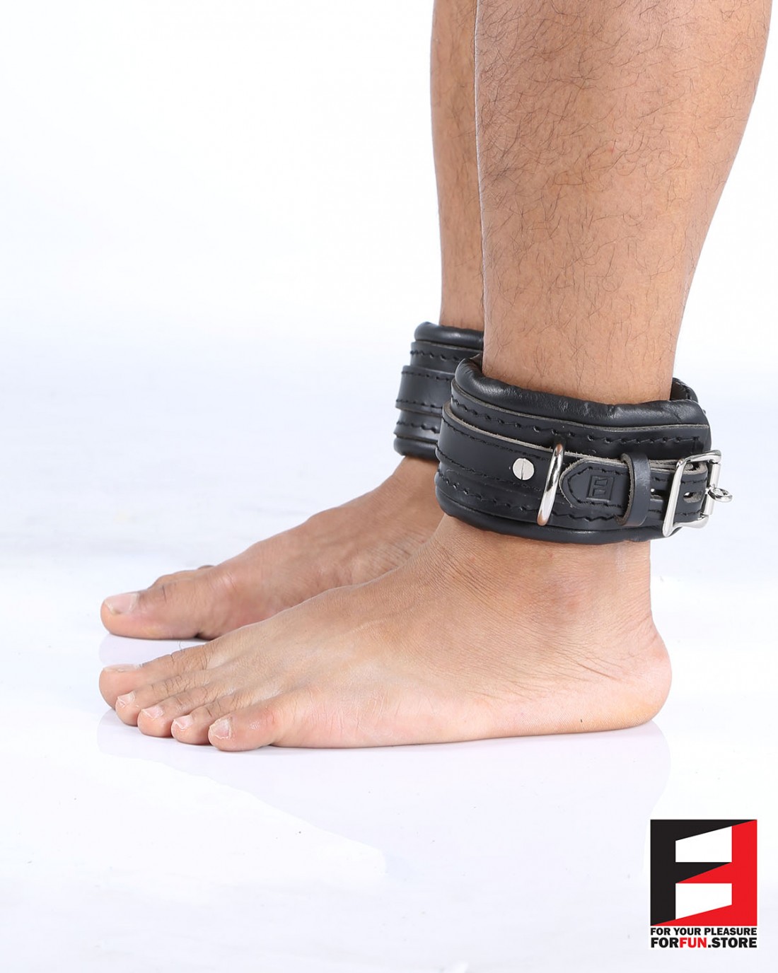 LEATHER ANKLES FOR YOUR PLEASURE : FORFUN