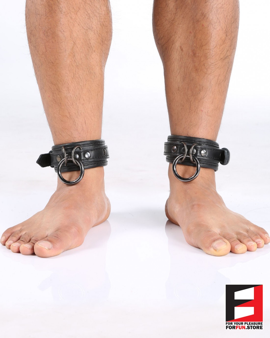 LEATHER ANKLES FOR YOUR PLEASURE : FORFUN