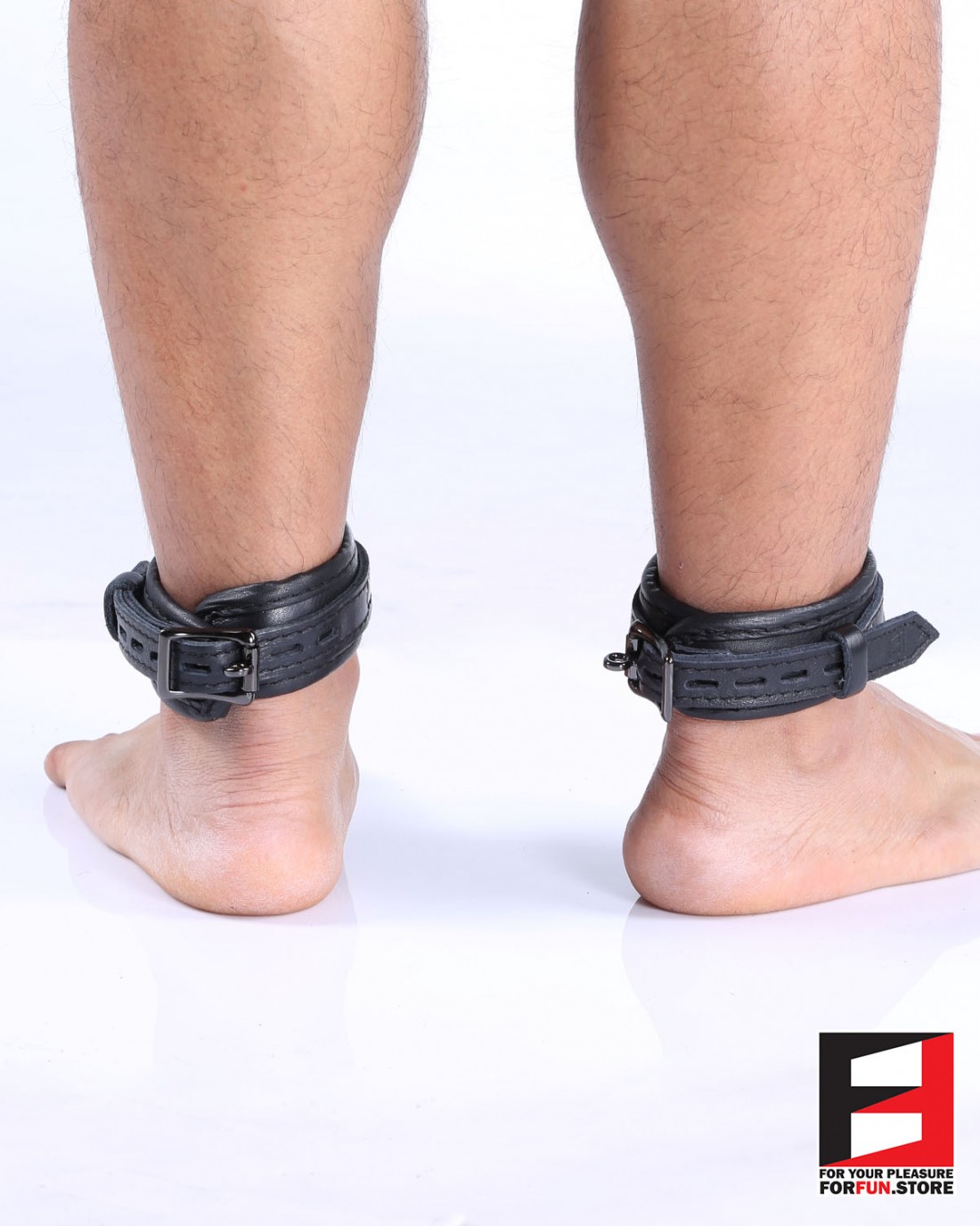 LEATHER ANKLES FOR YOUR PLEASURE : FORFUN