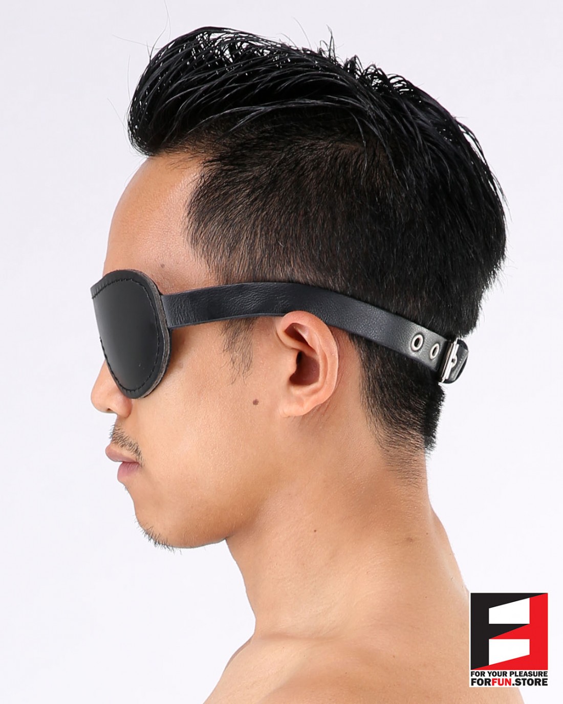 LEATHER BLINDFOLD FOR YOUR PLEASURE : FORFUN