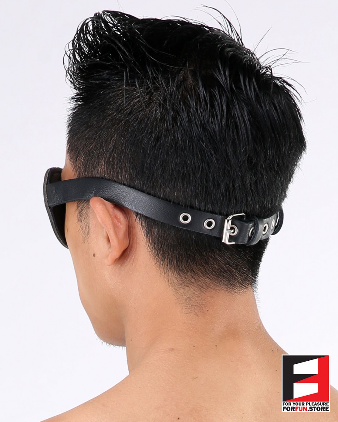 LEATHER BLINDFOLD FOR YOUR PLEASURE : FORFUN