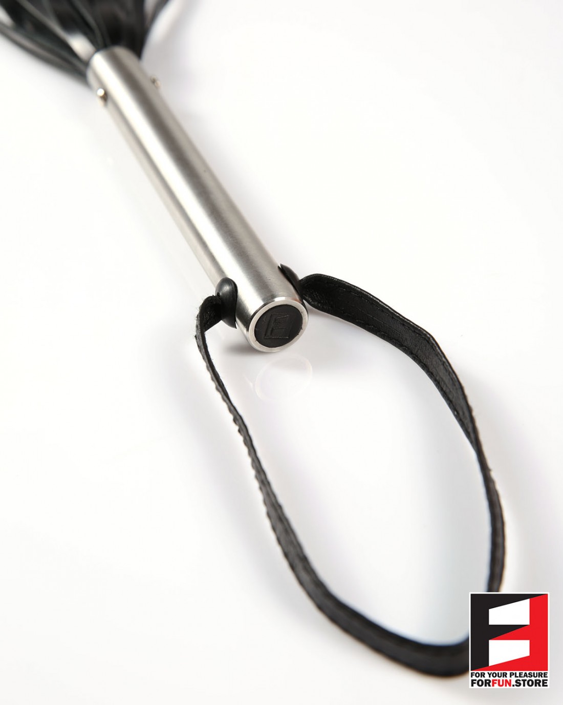 LEATHER WHIPS FOR YOUR PLEASURE : FORFUN